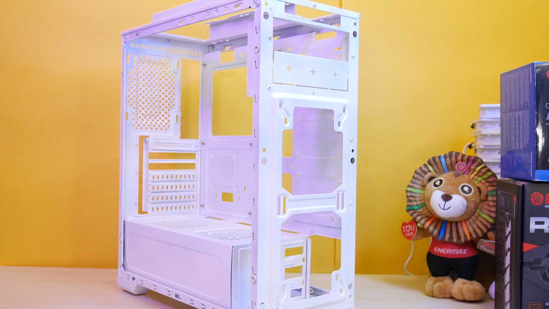 How to Paint a PC case / How to Build a PC / #1 beautiful white build ...